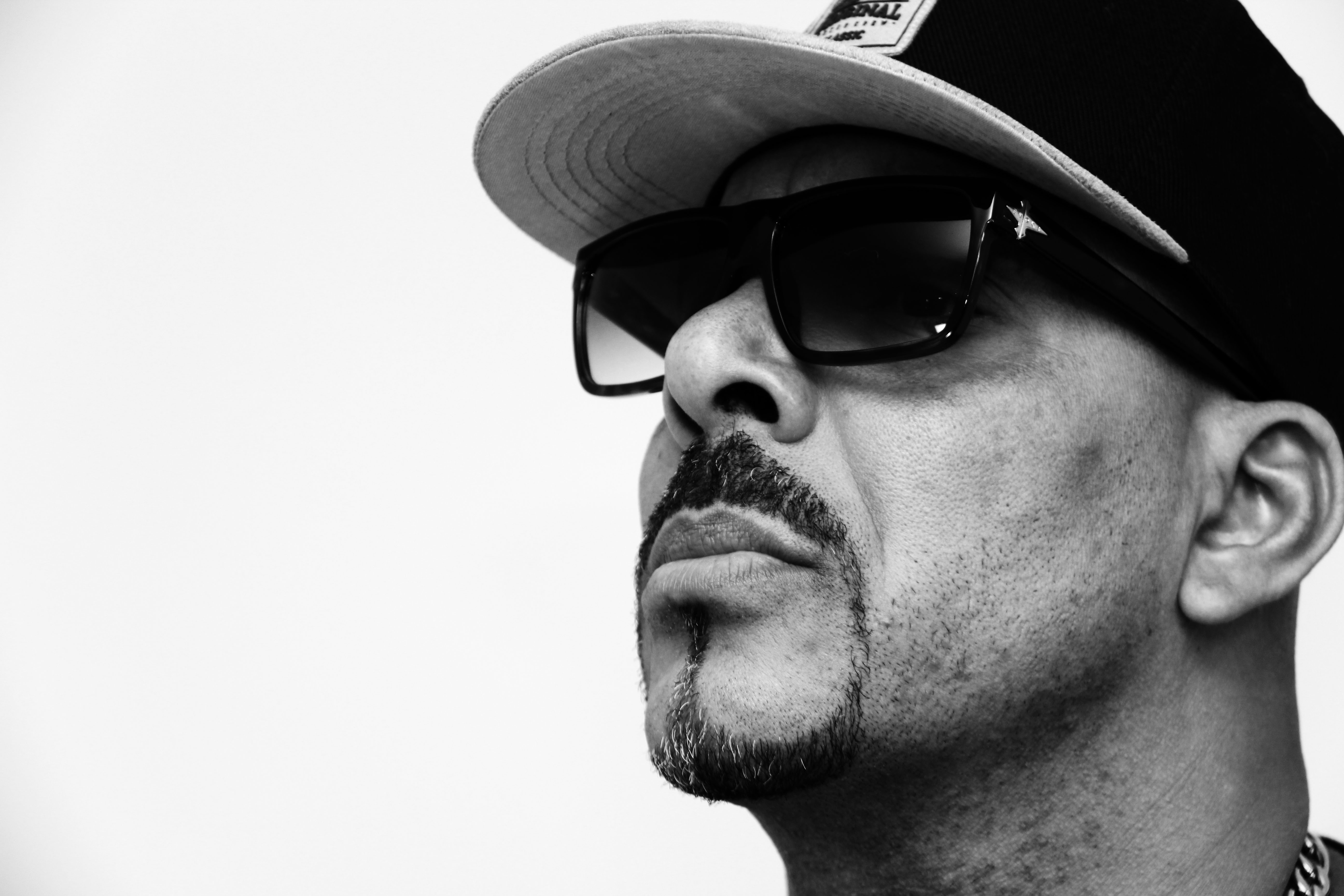 Rapper Dexter apresenta “Ritmos & Poesia” no Teatro Rival