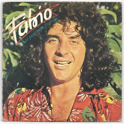 Cantor Fábio celebra 50 anos do seu maior sucesso