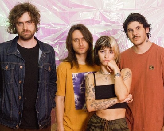 Violet Soda assina com a Deck e lança seu primeiro álbum dia 6 de dezembro