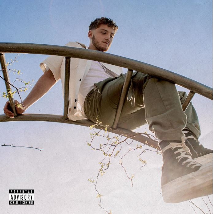 Bazzi lança "Young & Alive"