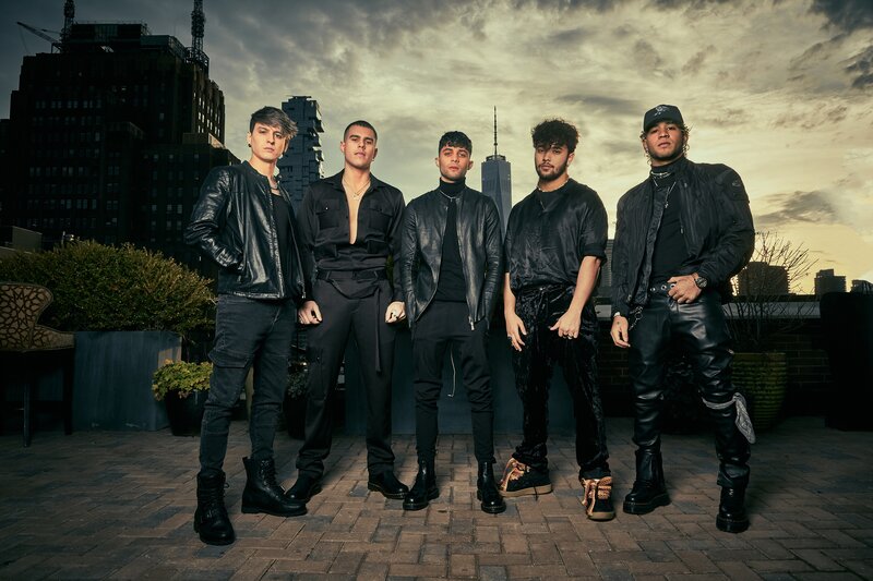 O CNCO lança "Hero", terceira faixa do novo álbum, "Déjà Vu"