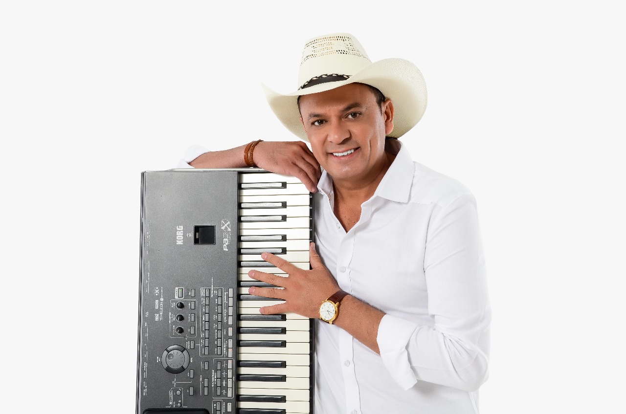 Frank Aguiar faz Live de São João no YouTube