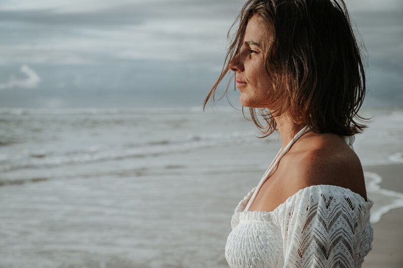 Laura Becker apresenta "Vento de Lá" no Teatro Sérgio Porto