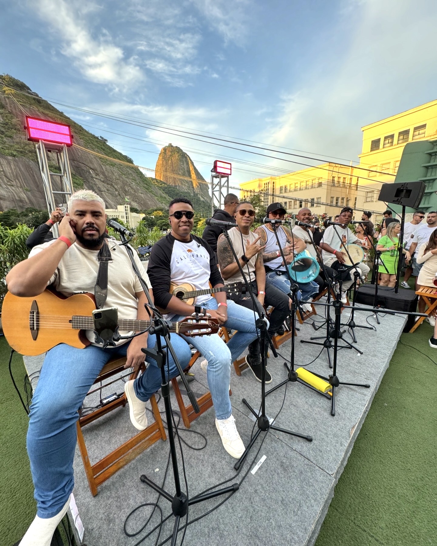 Zoasamba apresenta o show "Quintal do Zoa", no Centro Cultural de Madureira