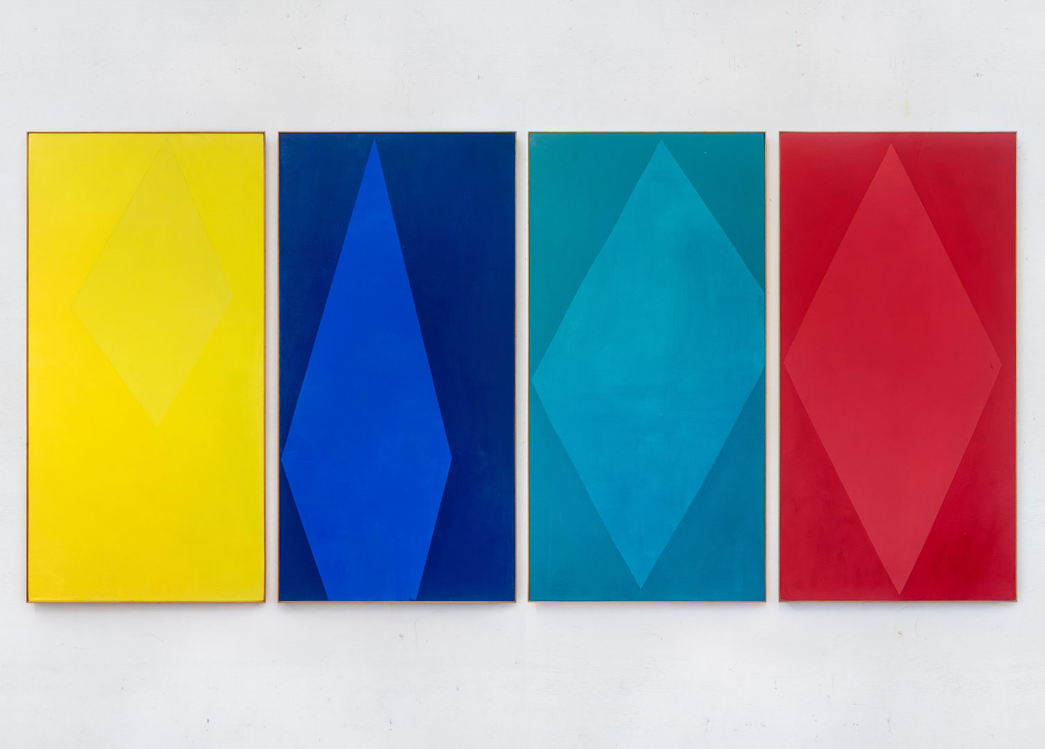 Andrea Brazil inaugura exposição "Pinturas", no espaço SuperUber