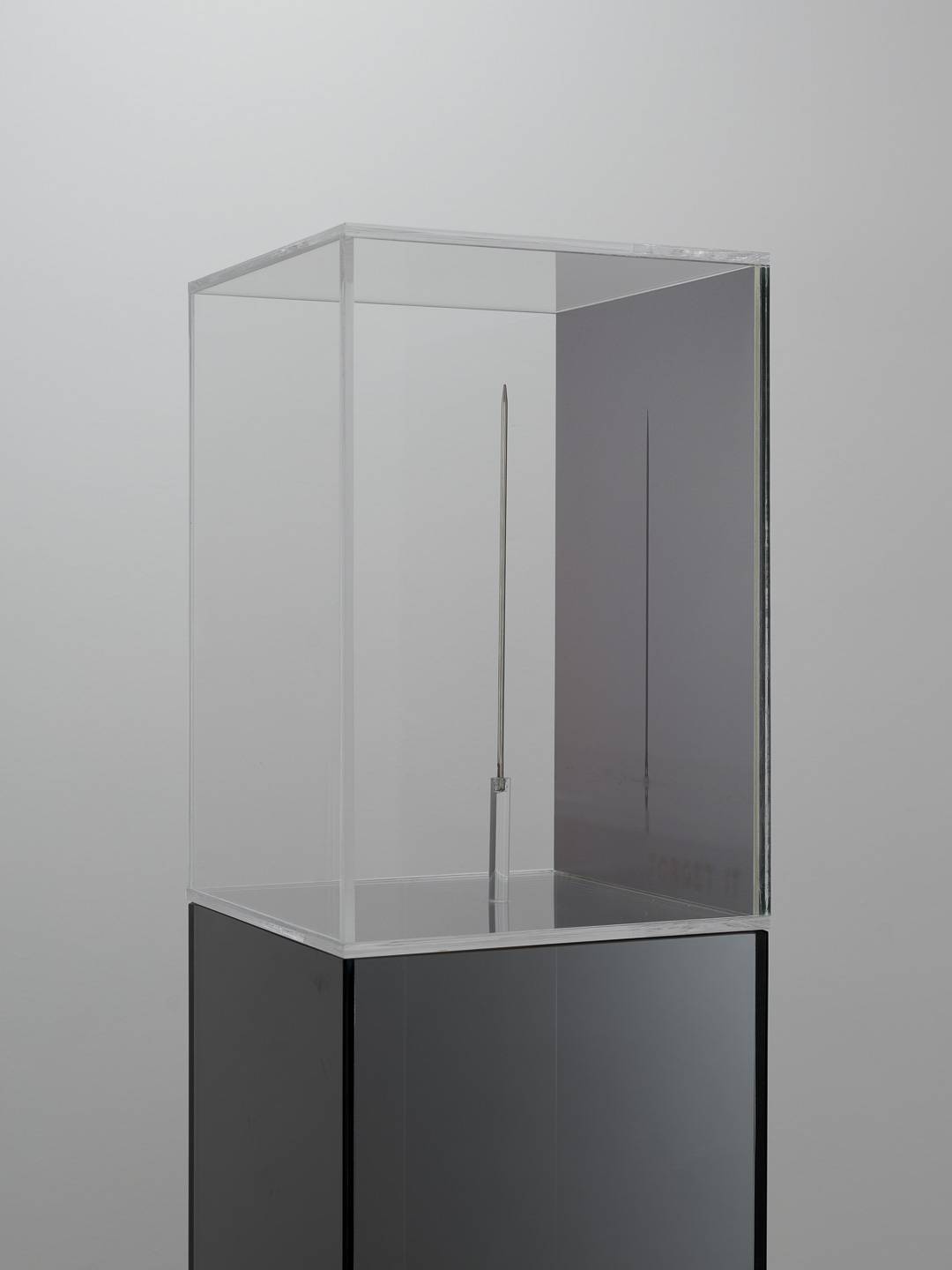 Luciana Rique abre exposição em seu ateliê, no Leblon