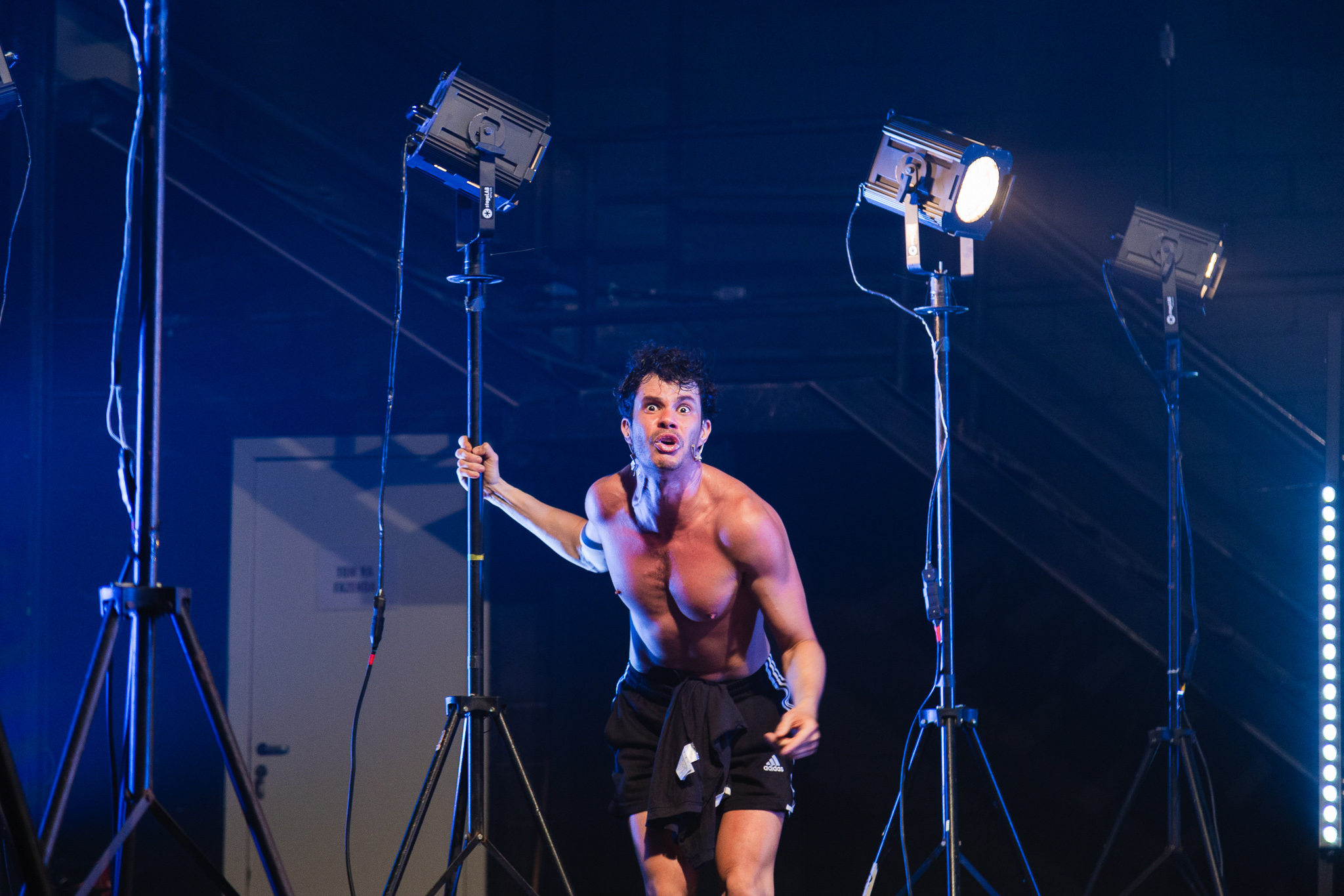 Vinícius Teixeira estreia nova temporada de "Selva: solidão" no Teatro ...