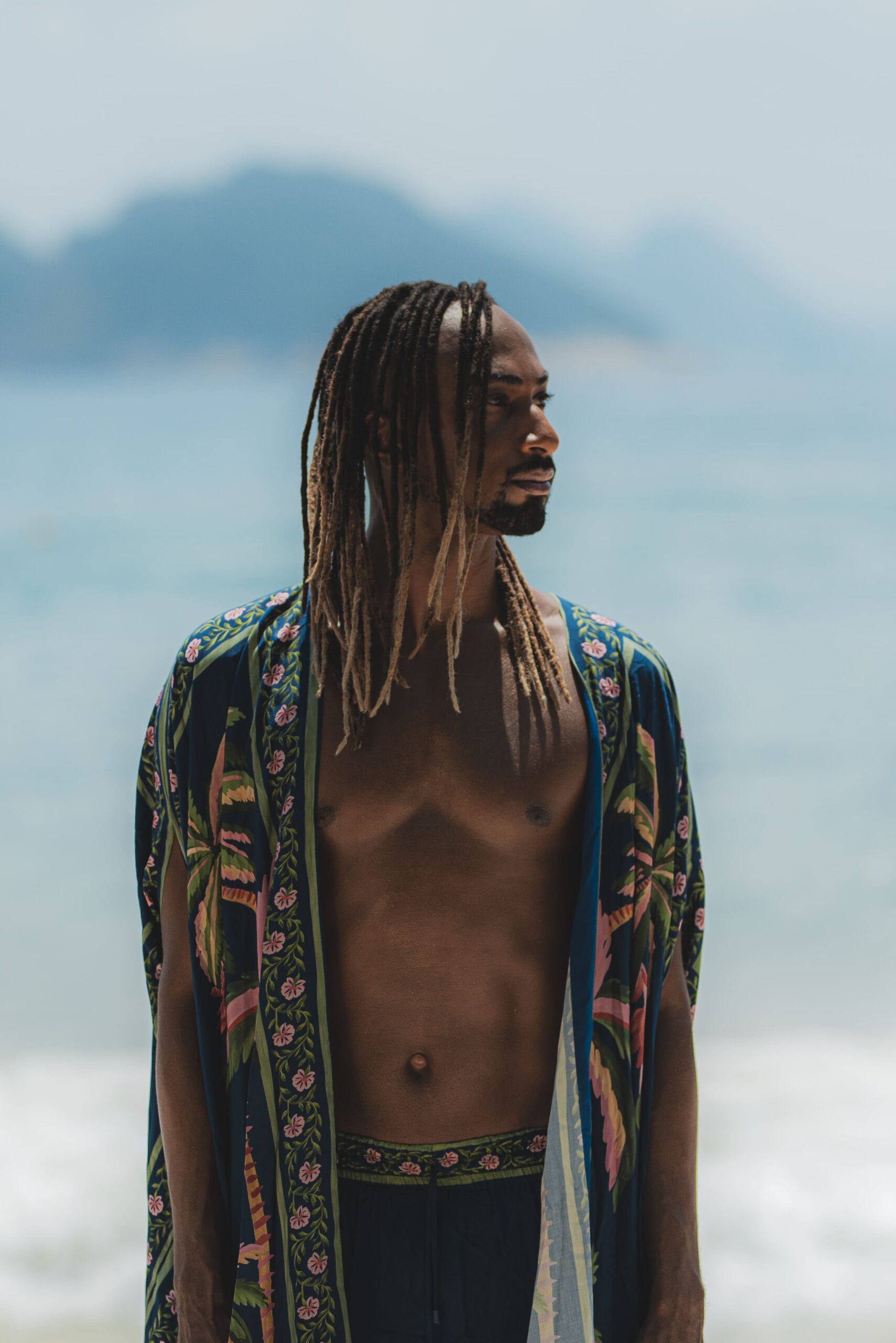 Caio Prado se apresenta no projeto Pôr do Sol, da Casa Museu Eva Klabin