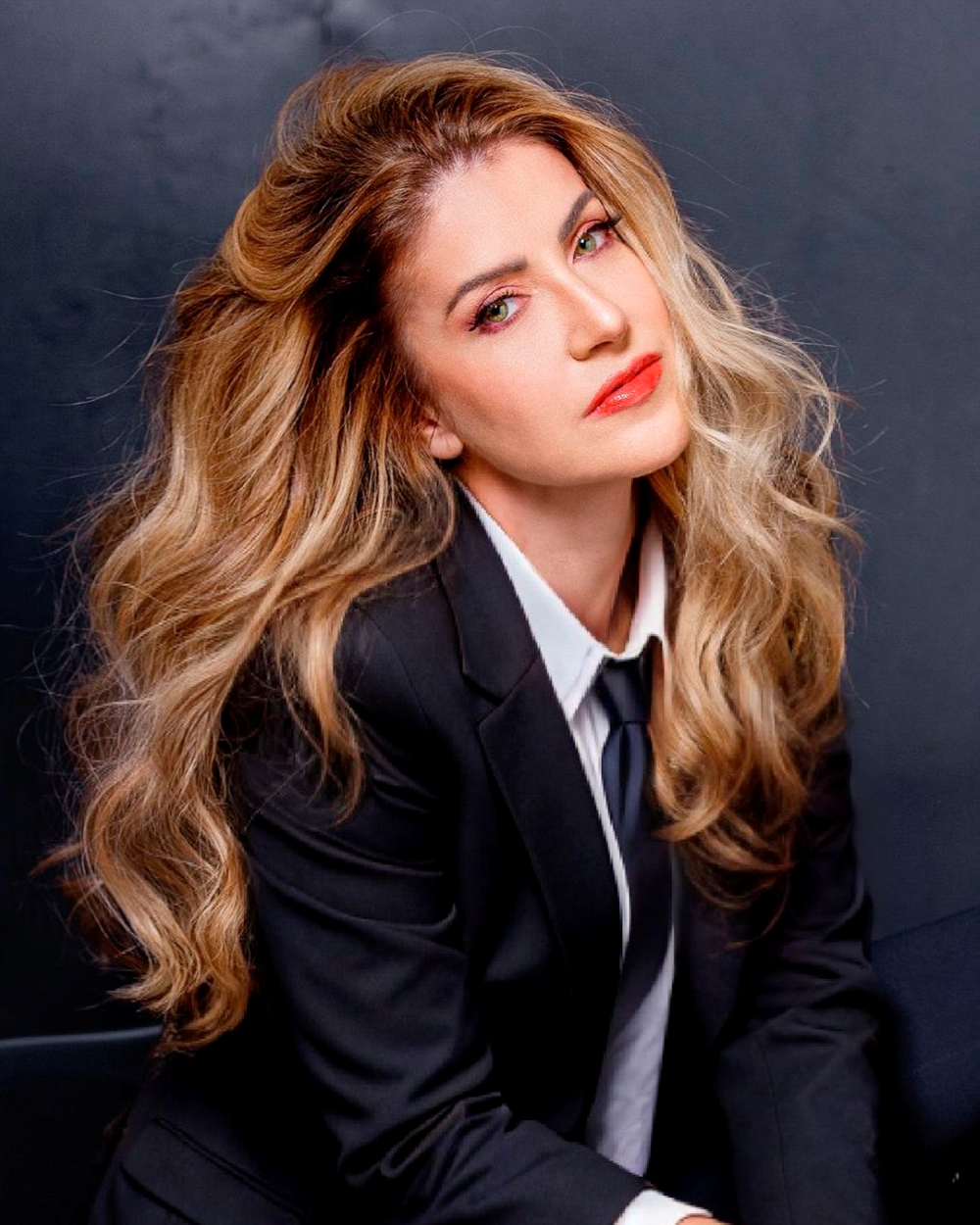 Alessandra Verney apresenta "unpluGAGA", um tributo acústico a Lady Gaga